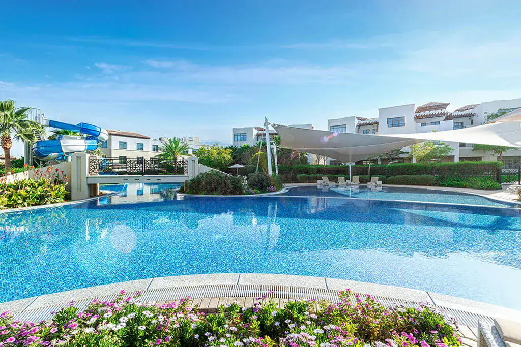 The Expat's Guide to Compound Living in Riyadh 2026